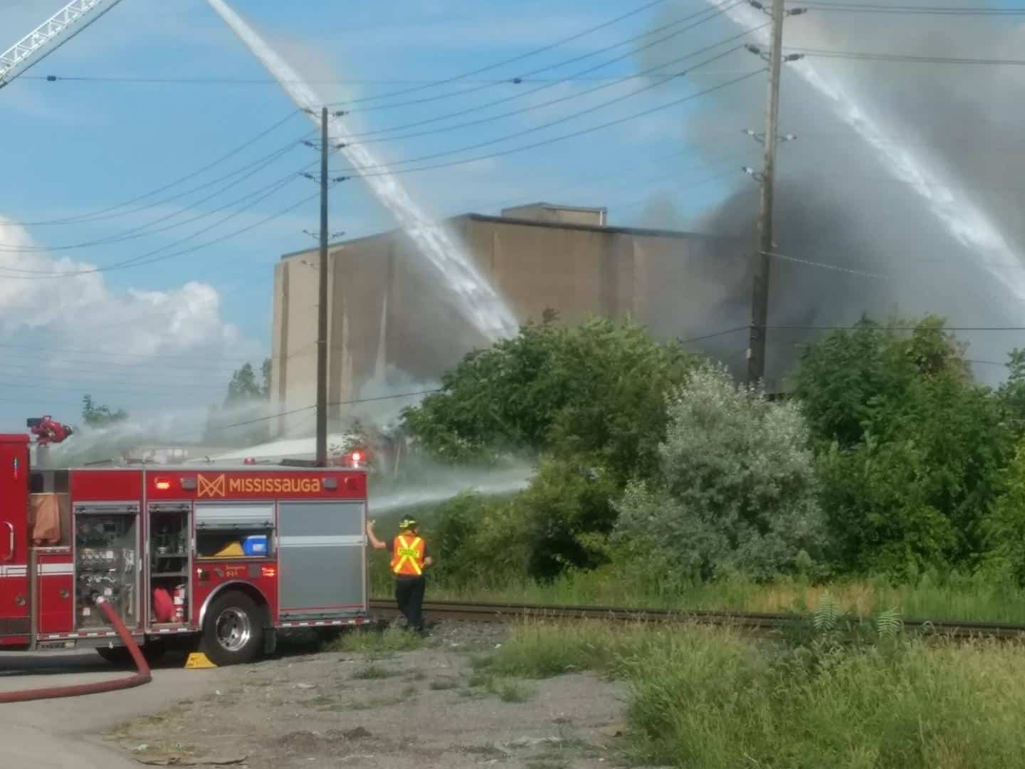 VIDEOS AND PHOTOS: Massive Fire Causes Chaos in Mississauga | INsauga