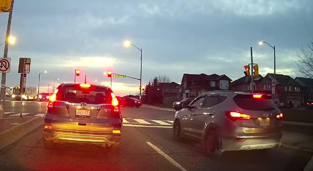 CAUGHT ON VIDEO: Brampton driver blatantly blows through red light ...