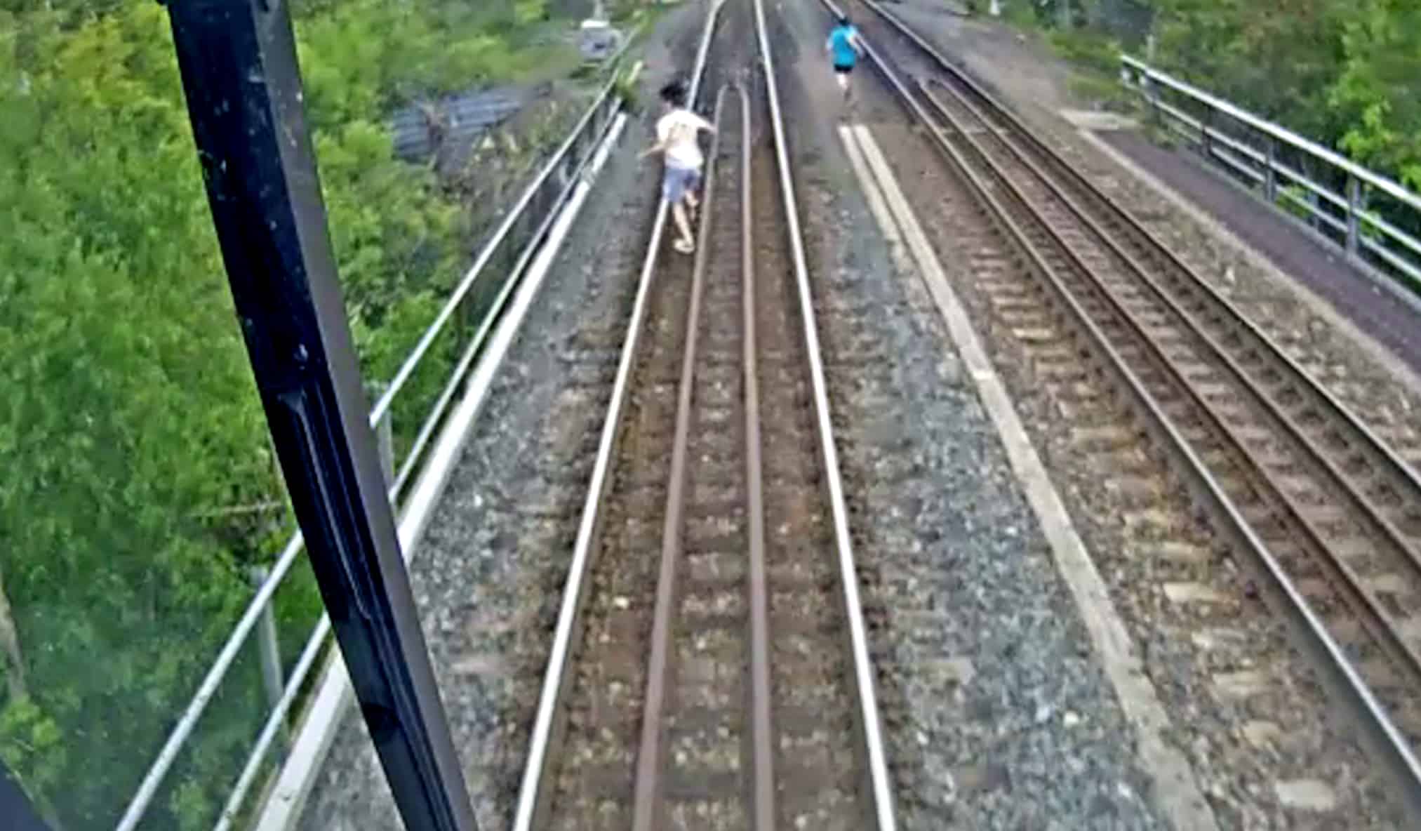 VIDEO: Scary footage of a GO Train almost hitting some kids | INsauga