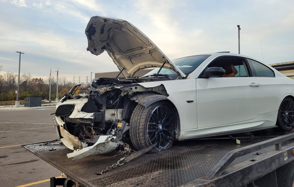 Driver charged after three-vehicle crash on Hwy. 401 in Mississauga ...
