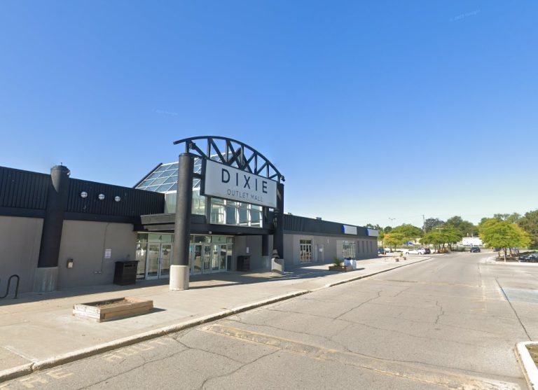 Armed robbers hold up store at Dixie Outlet Mall in Mississauga | INsauga