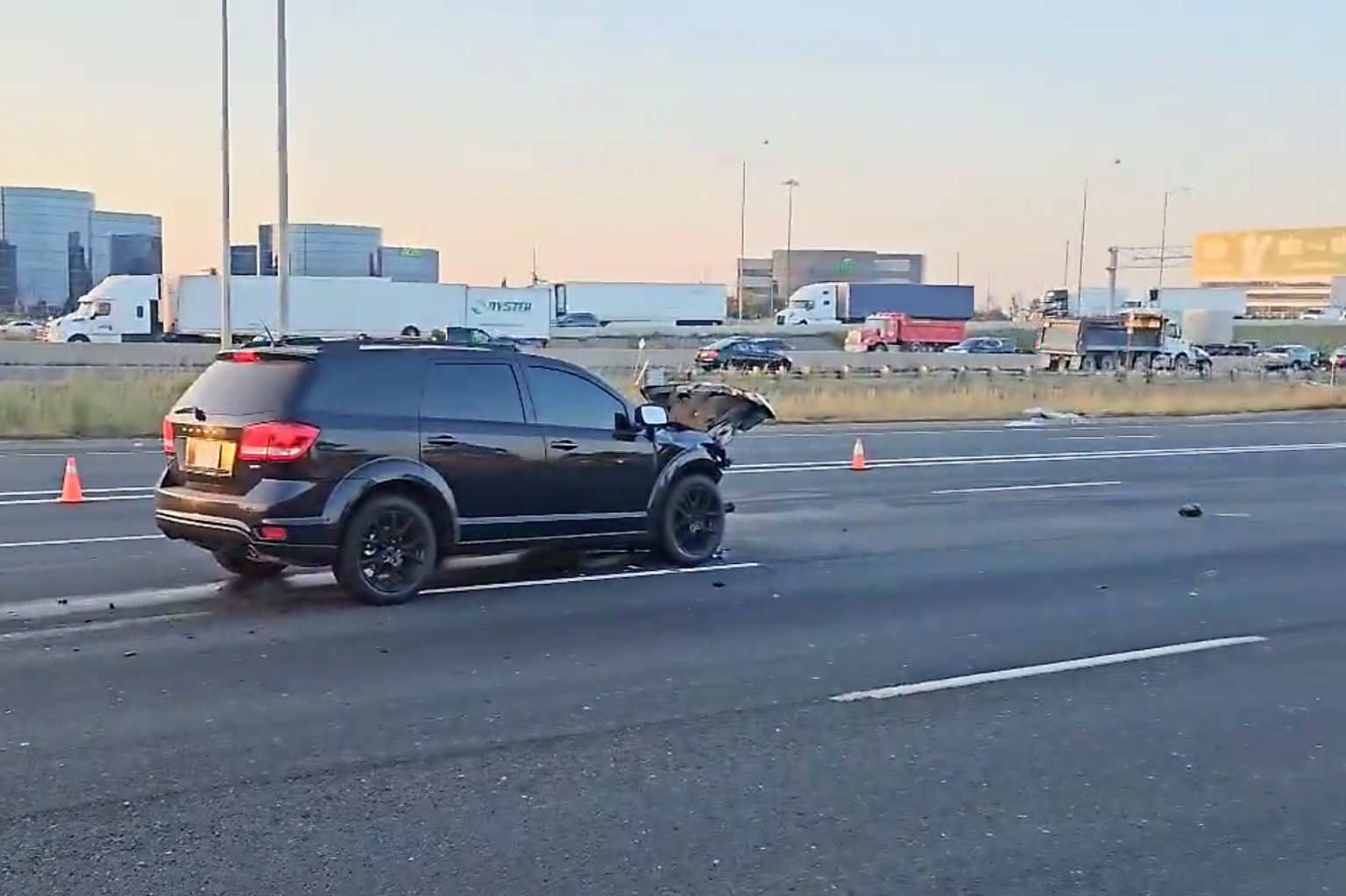 Update: Highway closure: All lanes closed on Hwy. 401 in Mississauga ...