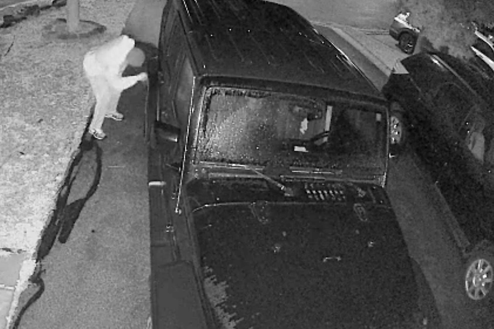 Video: Man mysteriously shoves shoe in wheel well of a Jeep in ...