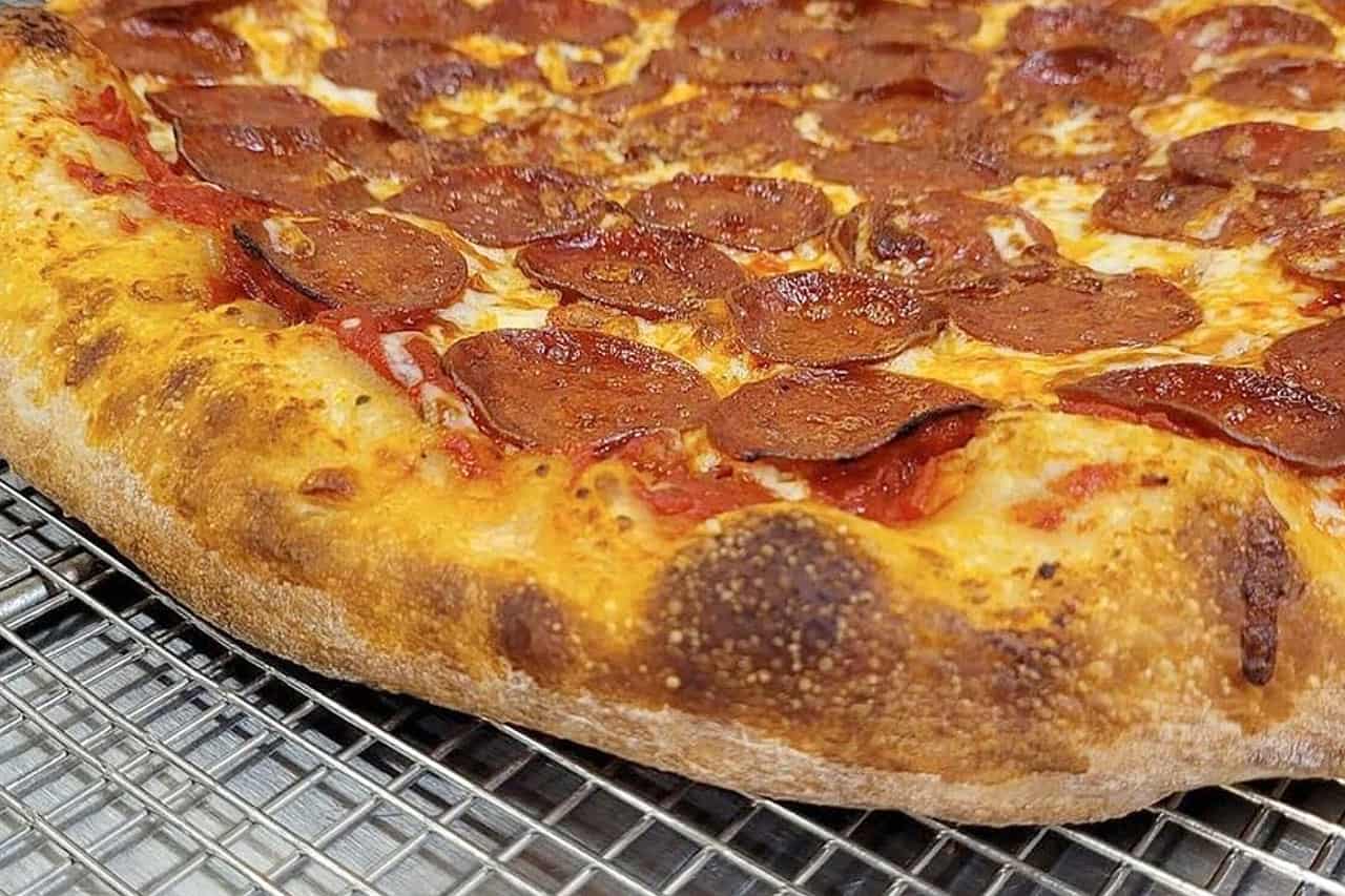 Beloved pizza restaurant that closed has reopened in Mississauga | INsauga