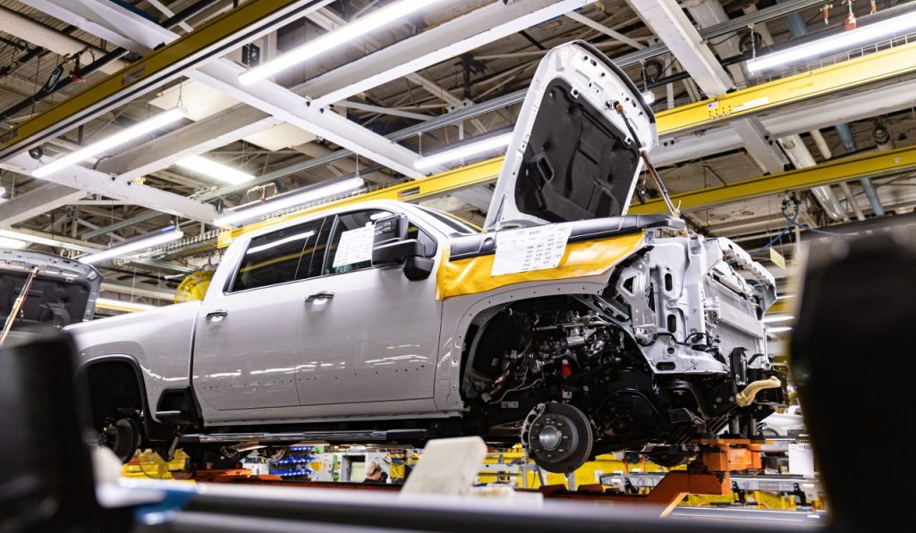 VIDEO: Behind-the-scenes look at pickup truck production at the Oshawa ...