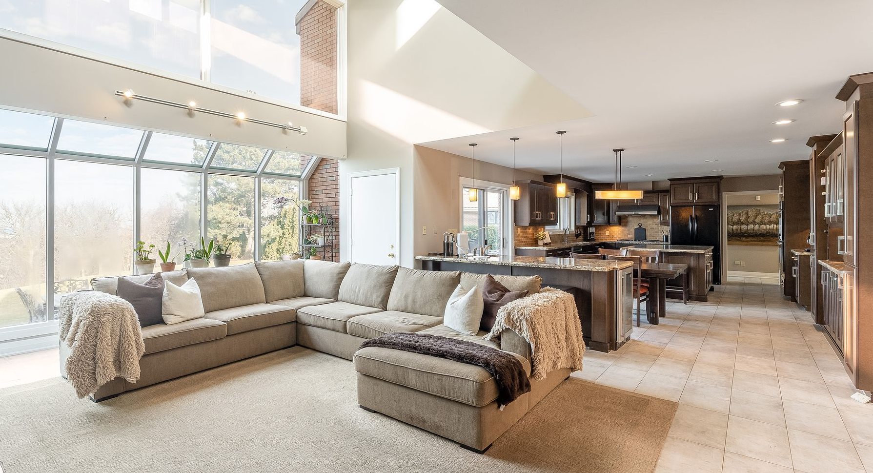 Hamilton House of the Week: Contemporary classic Stoney Creek paradise ...