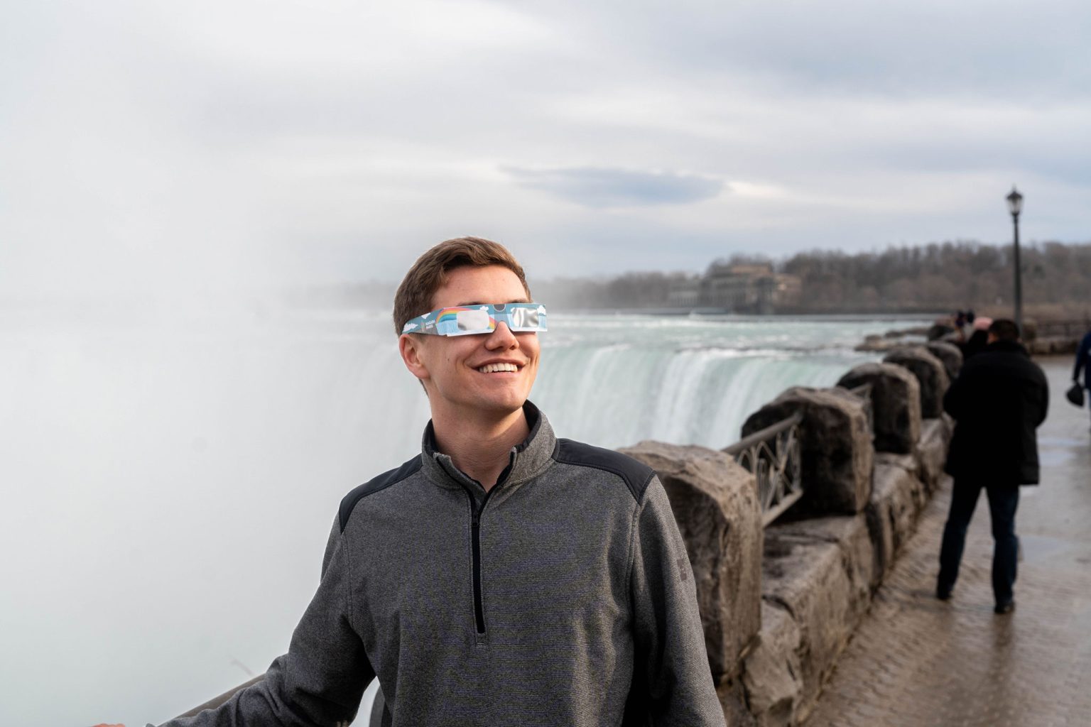 Niagara Falls breaks the world record for 'Largest gathering of people ...