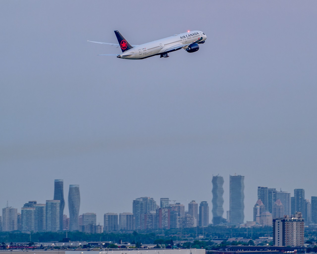 Strike could lead to hungry travellers on flights at Pearson Airport in ...