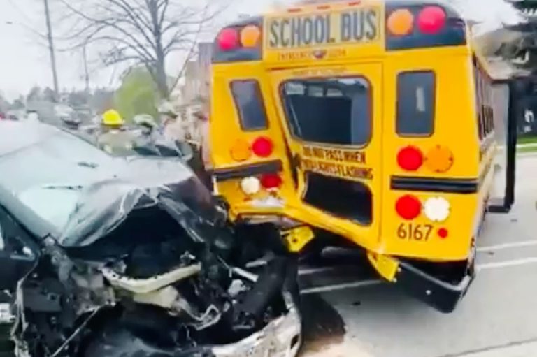 VIDEO: 2 school buses involved in multi-vehicle crash in Mississauga ...