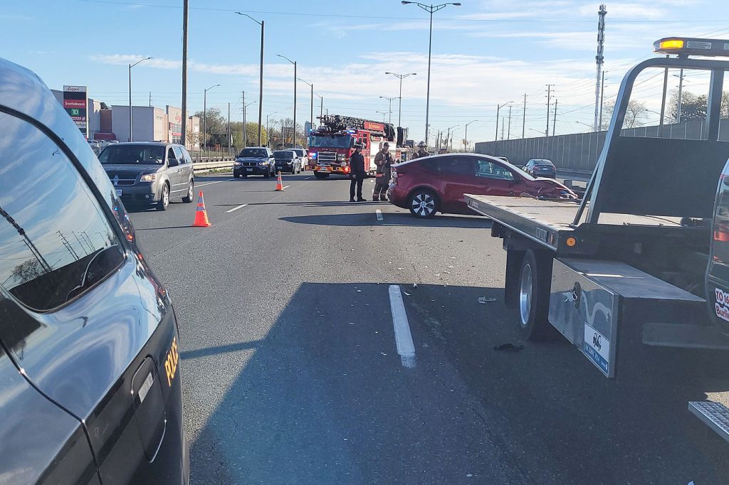 UPDATE: Crash closes lanes on the QEW in Mississauga | INsauga