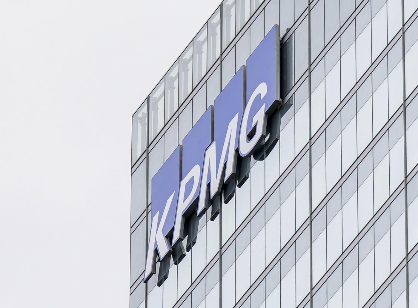 Canadians rarely go to bank branches, but like the option, KPMG survey ...