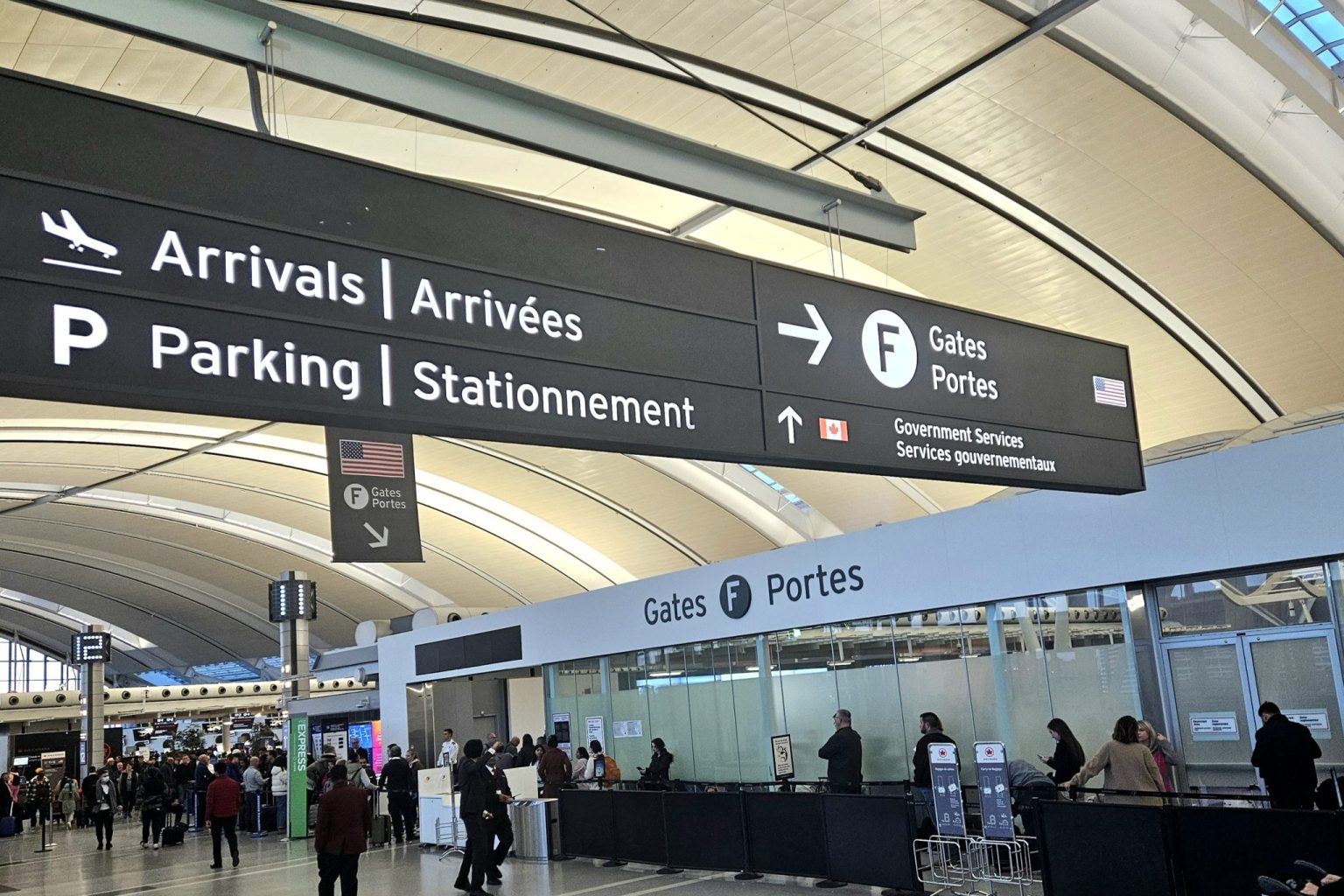 UPDATE: Customs service outage may cause delays at Toronto Pearson ...