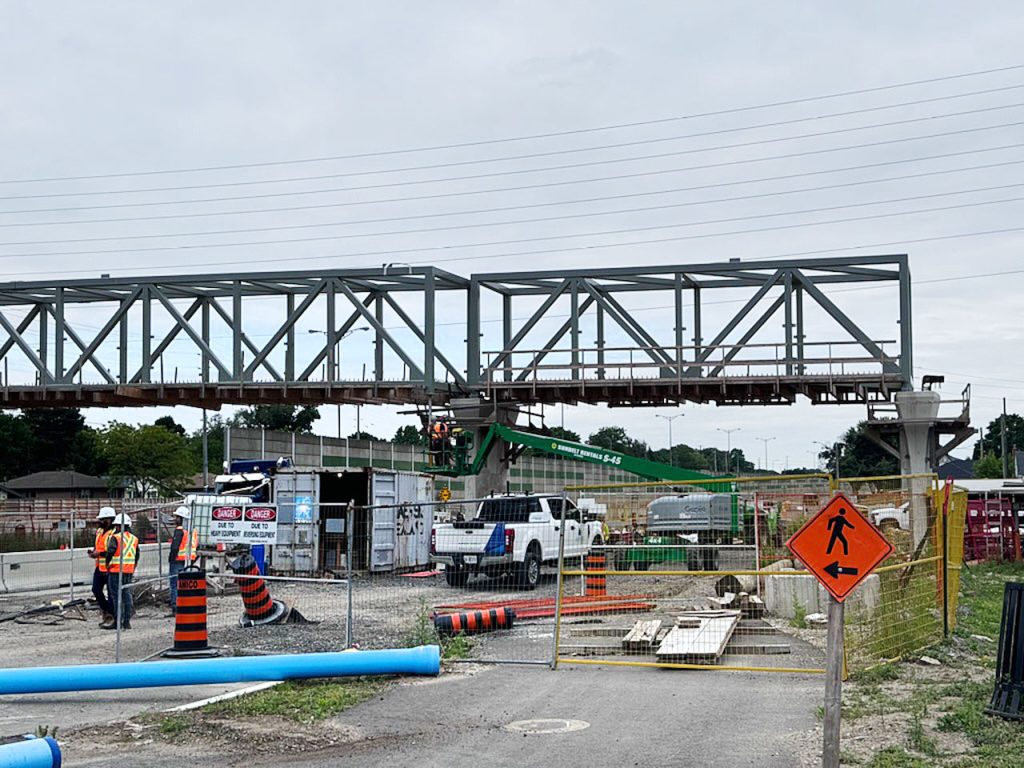 UPDATE: CLOSURE: Dump truck crash closes QEW in both directions in ...