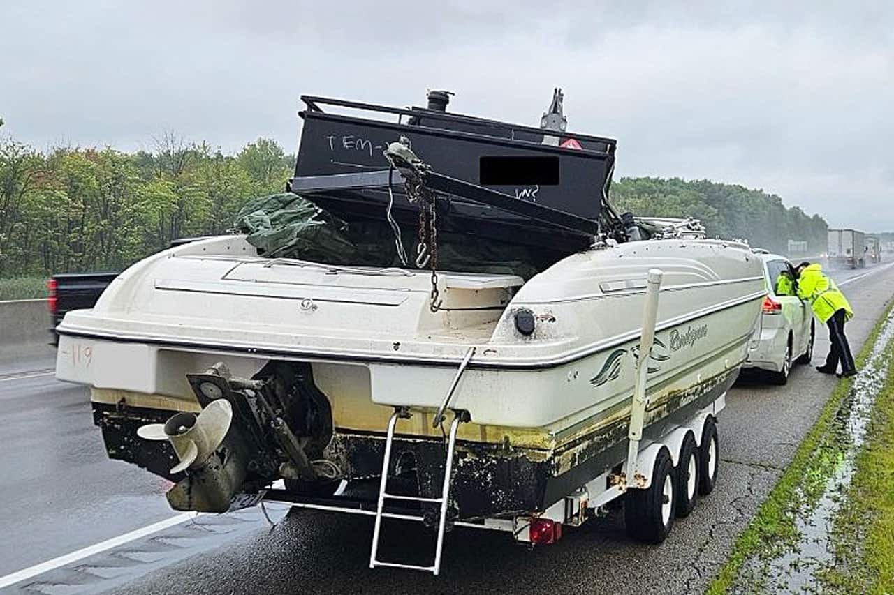 Driver hauls an entire trailer in a boat on an Ontario highway | INsauga