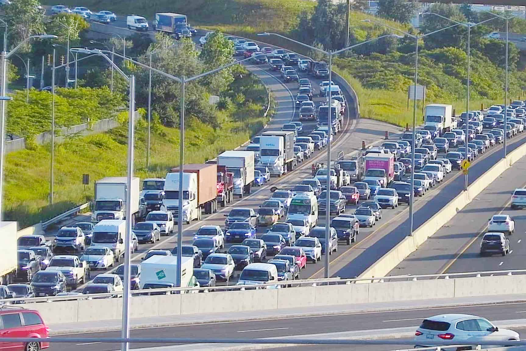 UPDATE: Crashes close lanes on highways at the Mississauga and Toronto ...