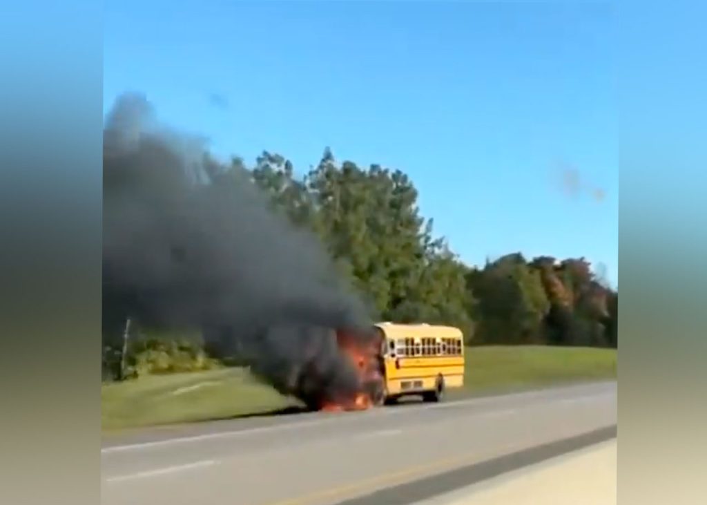 VIDEO: School bus fire delays traffic on Highway 401 in Ontaro | INsauga