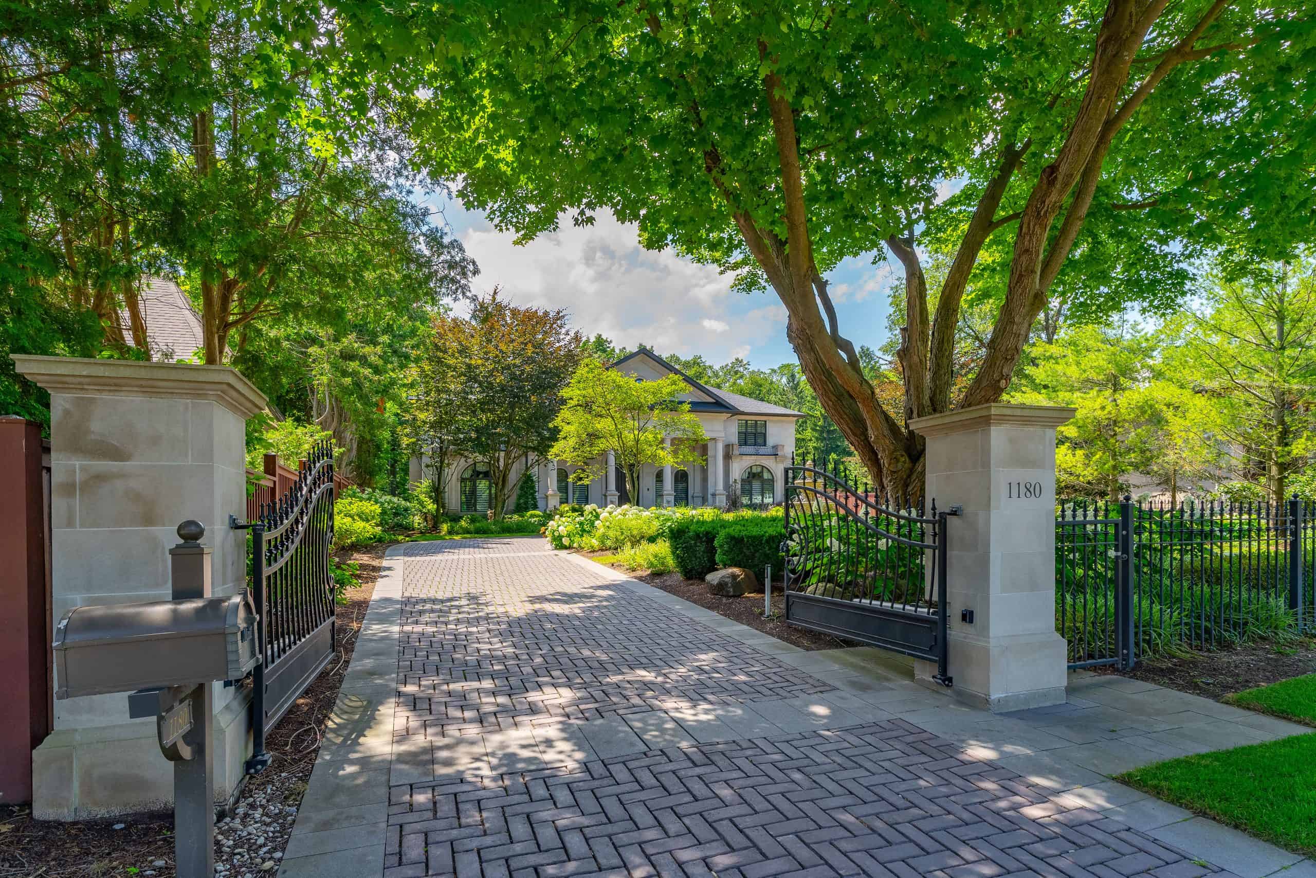 House of the week: Parisian-style home in a sought-after Mississauga ...