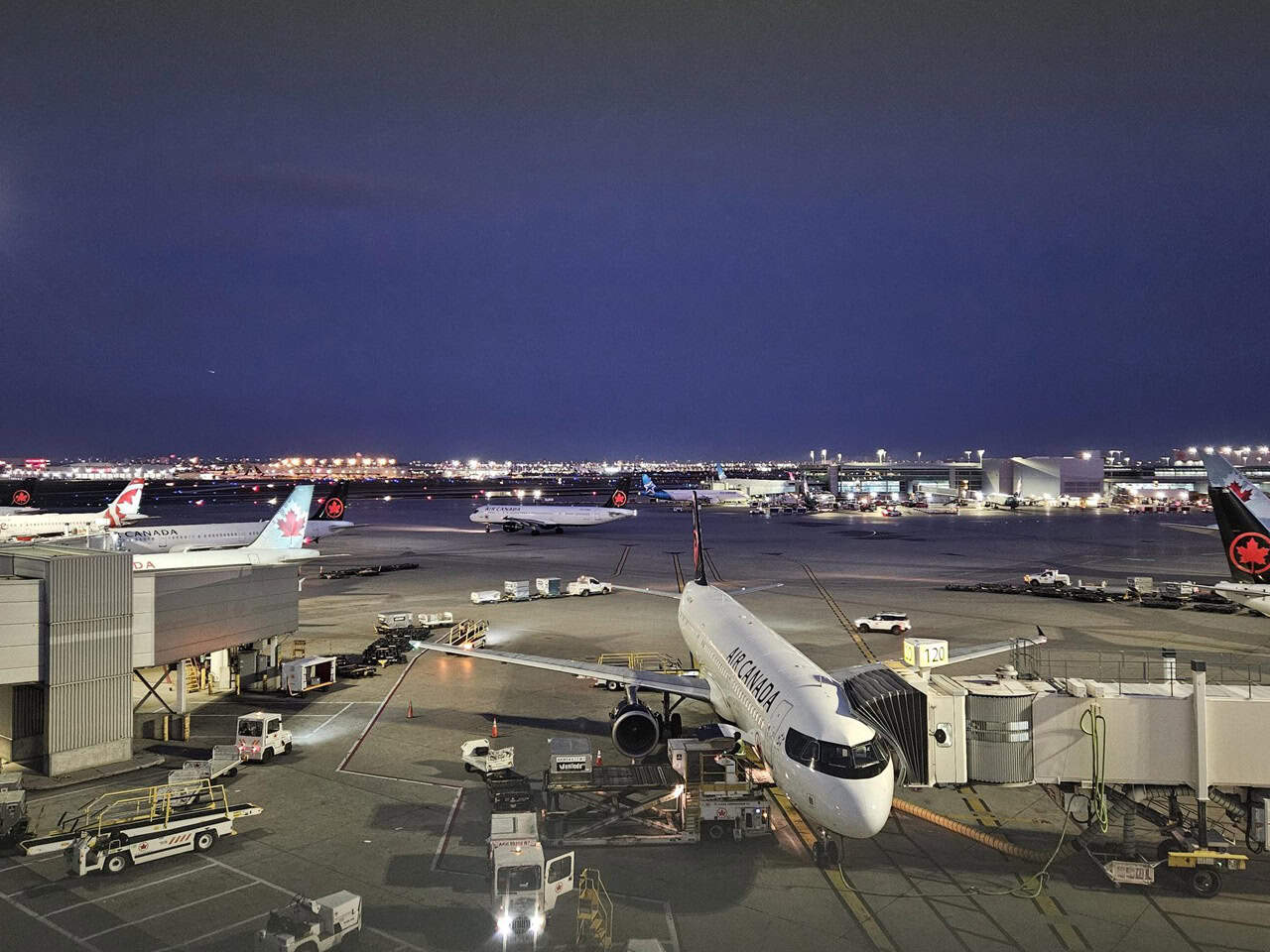 500K people on 4,400 flights expected Thanksgiving weekend at Pearson ...