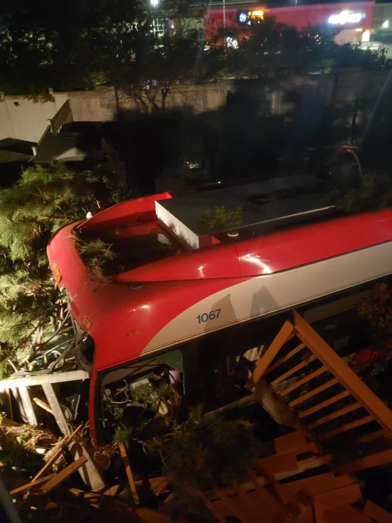Bus driver who smashed through backyards in Brampton was not at fault ...