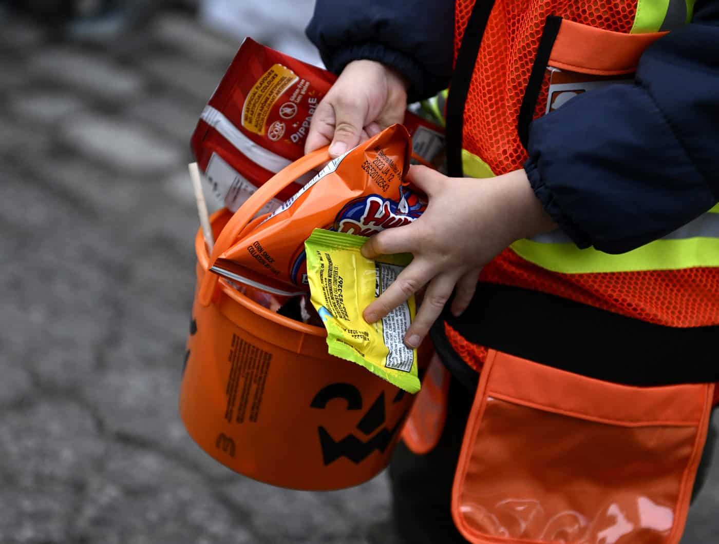 Razor found in northern Ontario child's Halloween candy: OPP ...