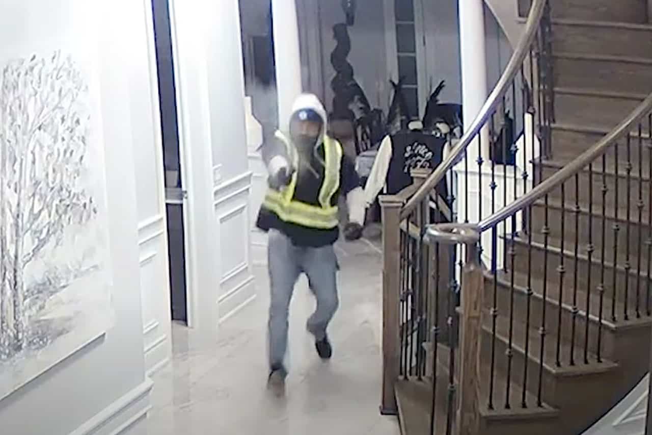 VIDEO: Person shot in home invasion in Ontario; police hunt for 2 men ...