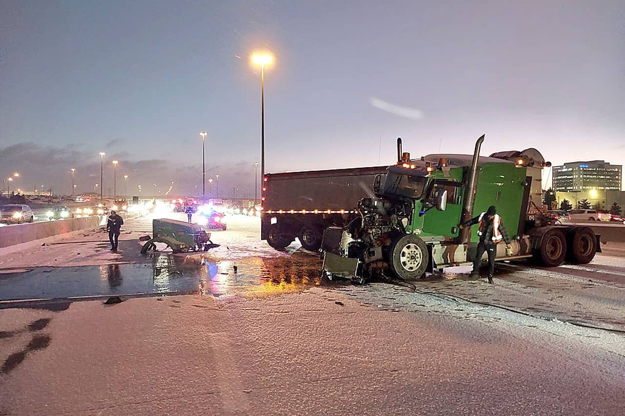 Multiple crashes reported on Highway 401 due to slippery road ...