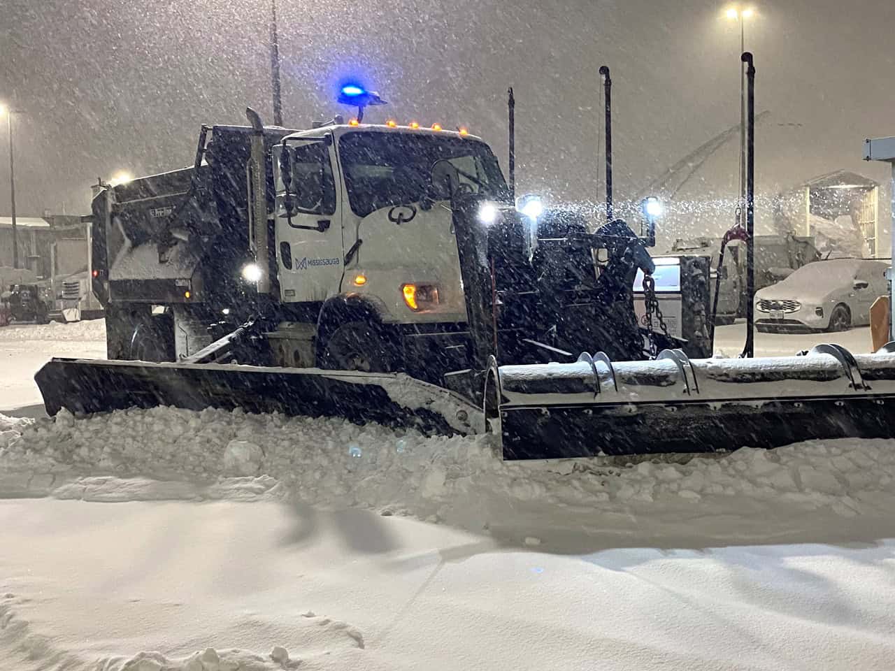 Resident tries to climb onto snowplow in Mississauga during latest ...