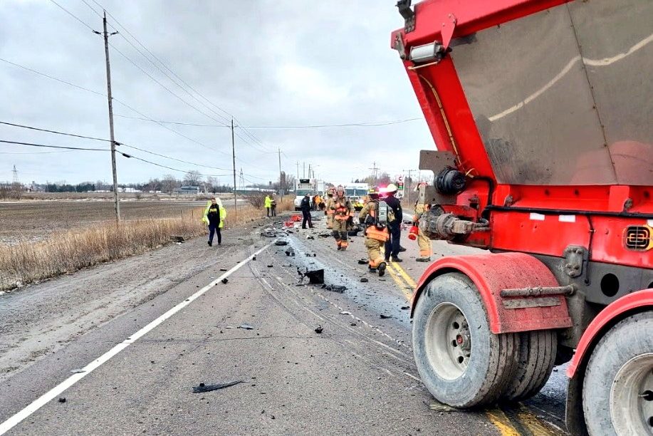 HIGHWAY CLOSED: Delivery van and semi-truck crash leaves victim dead in ...