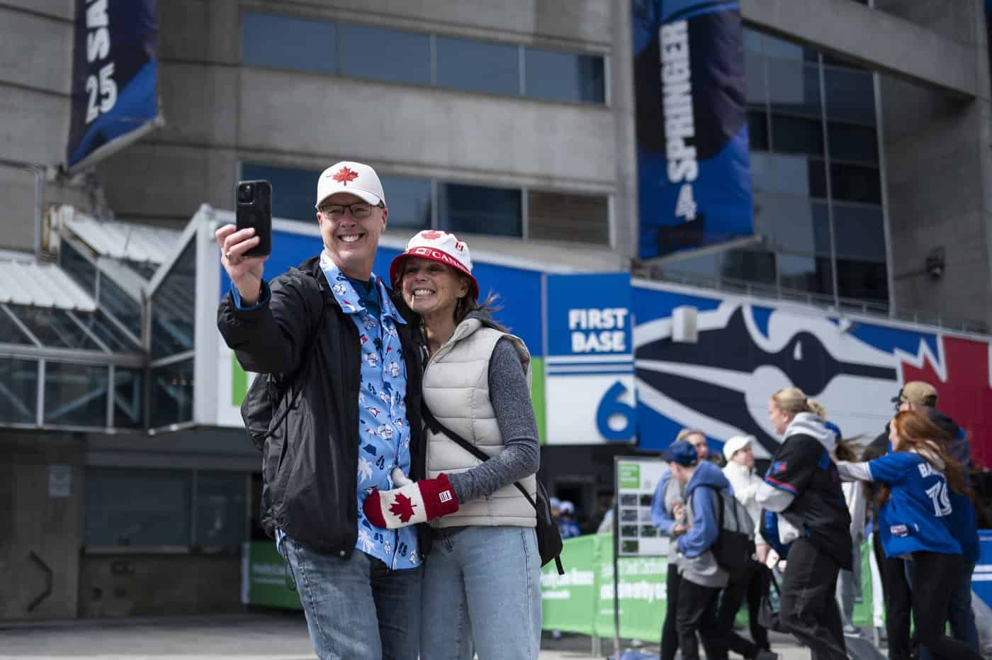 Fans boo U.S. anthem before Blue Jays home opener at Toronto's Rogers ...