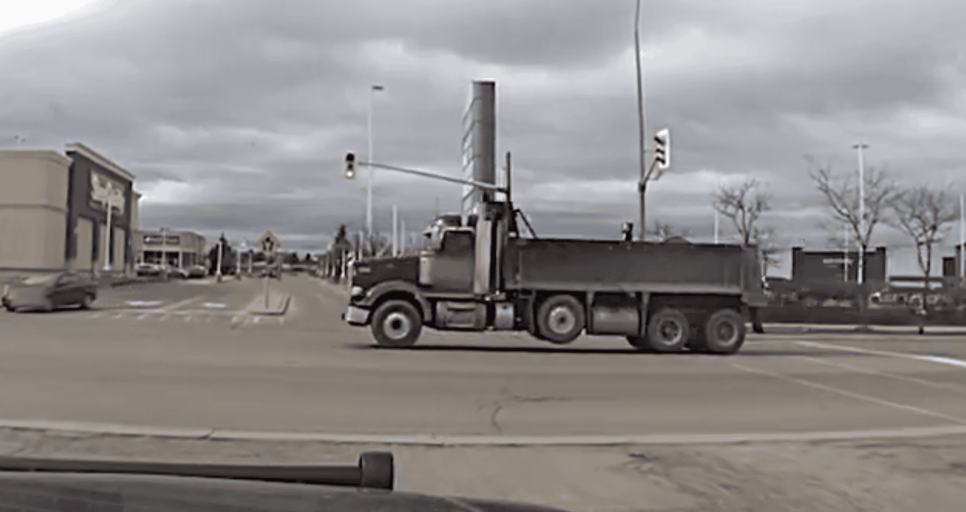 VIDEO: Dump truck runs red light leading to careless driving charge in ...