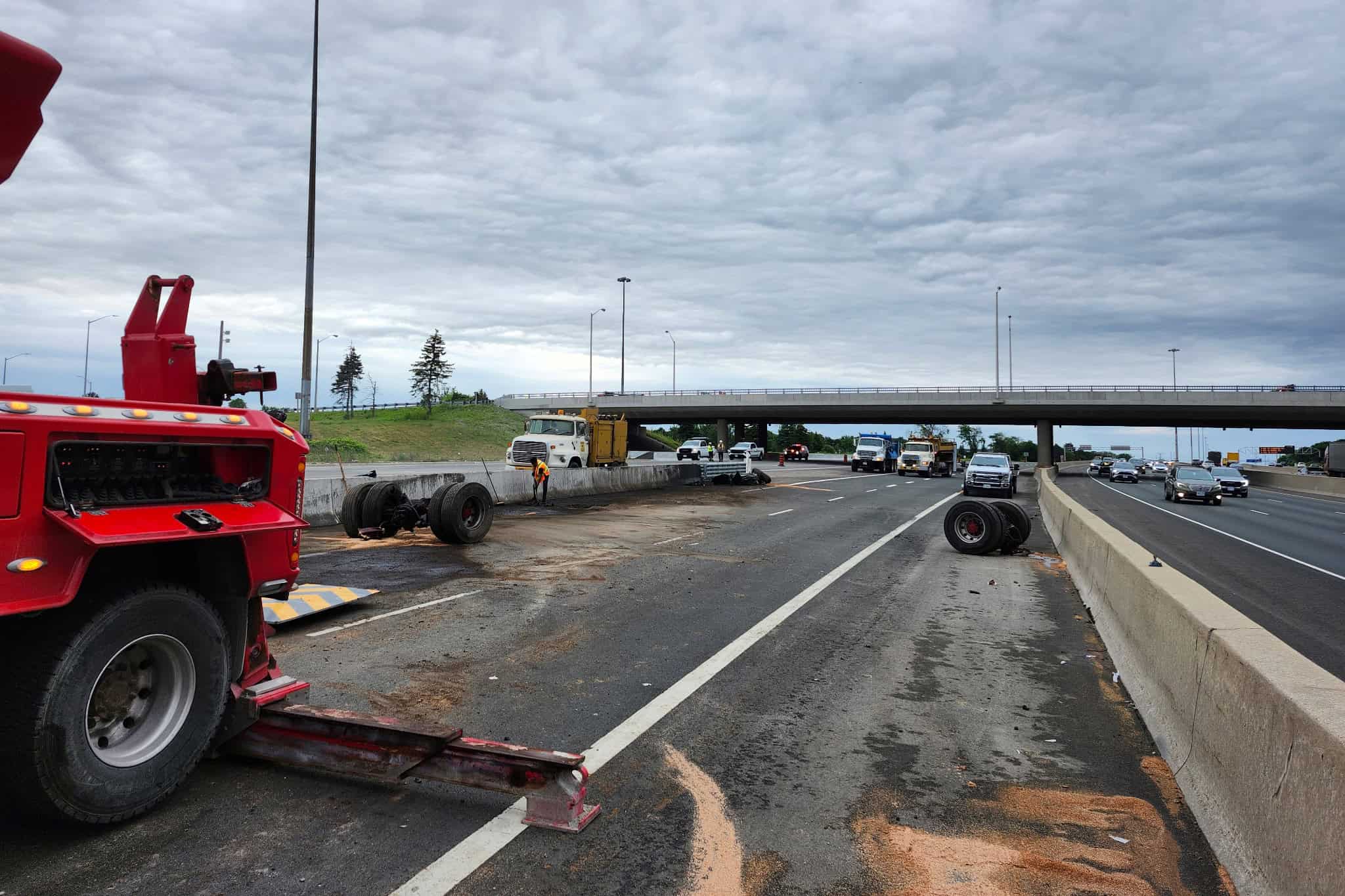 LANES CLOSED: A tractor-trailer crash and fire shuts Highway 401 lanes ...