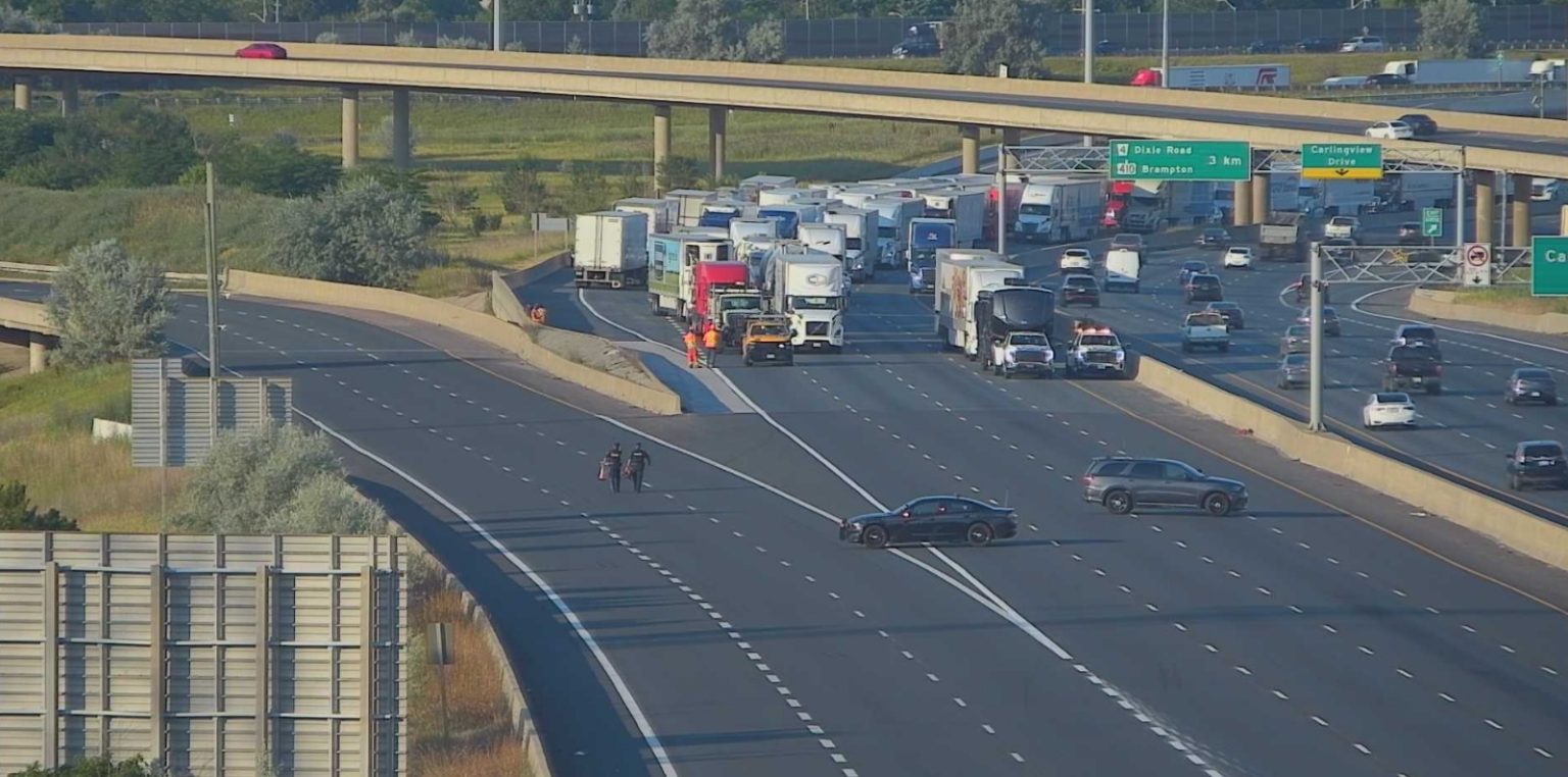 CLOSURE: Fatal crash shuts down eastbound Highway 401 in Toronto | INsauga