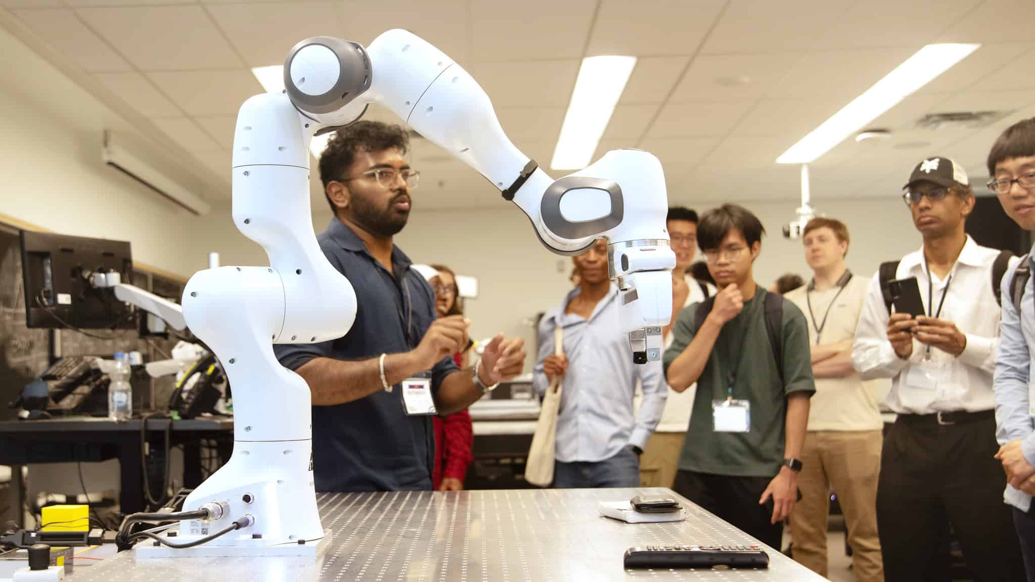 VIDEO: Students explore latest in AI-robotics at University of Toronto ...
