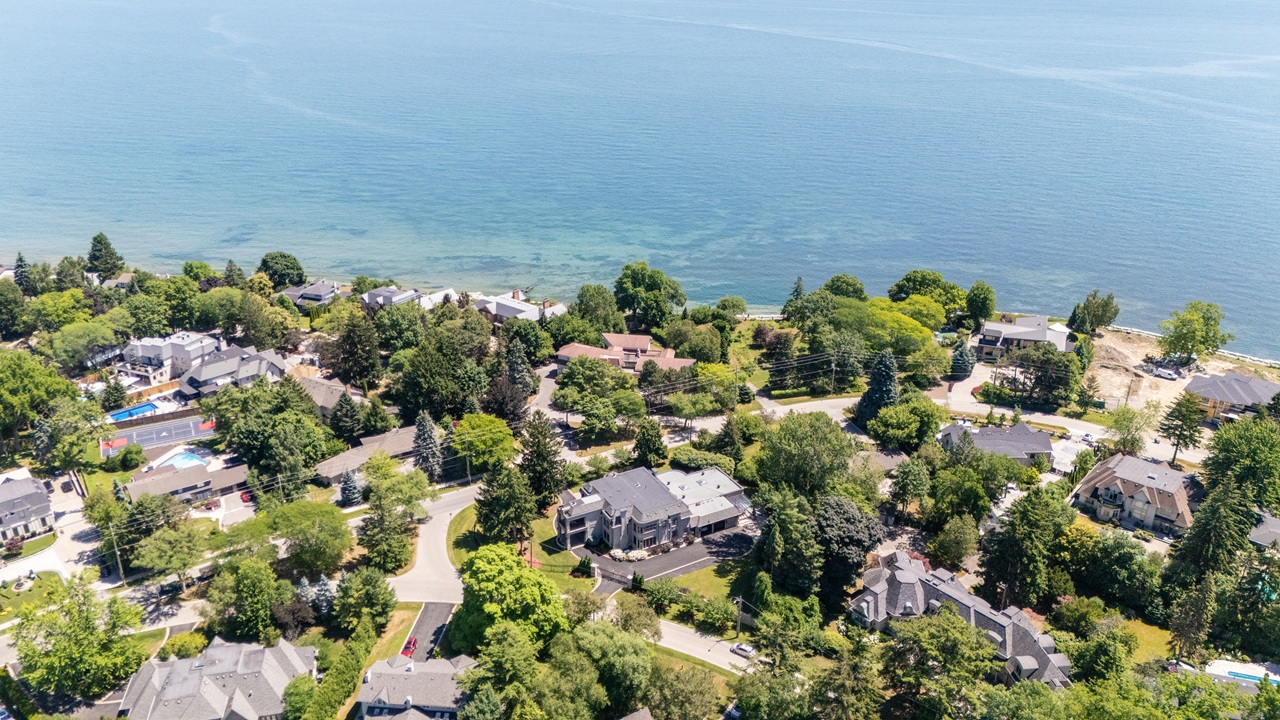 House of the Week: Custom estate with indoor pool is like a private ...