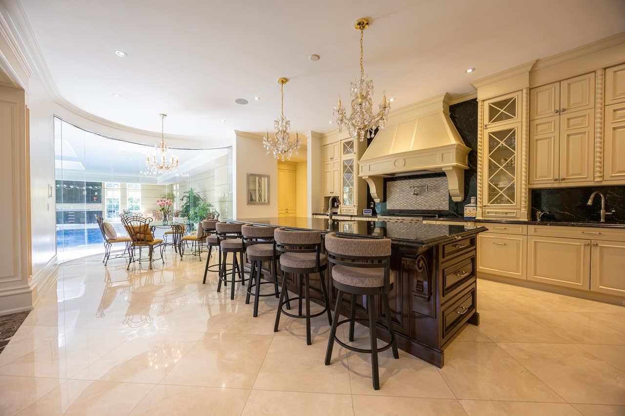 House of the Week: Custom estate with indoor pool is like a private ...