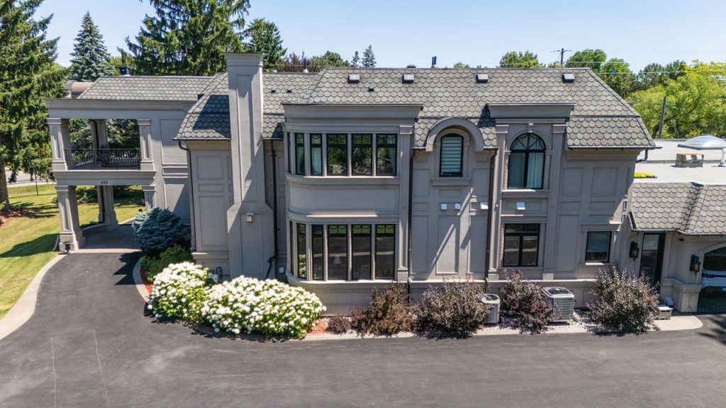 House of the Week: Custom estate with indoor pool is like a private ...