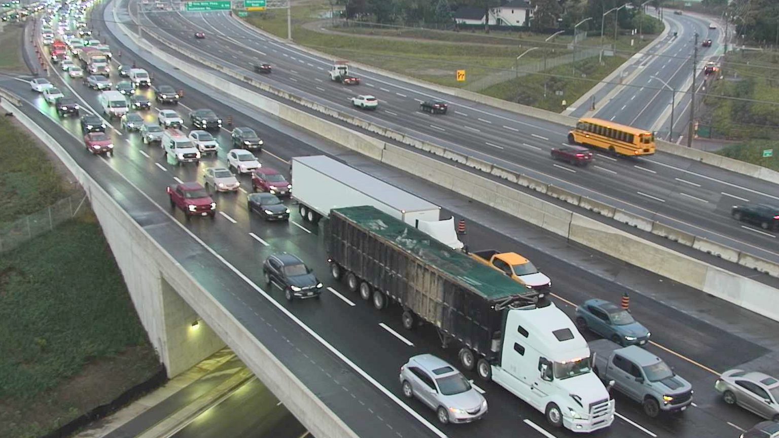 UPDATE: CLOSURE: QEW lanes closed due to crash in Mississauga | INsauga