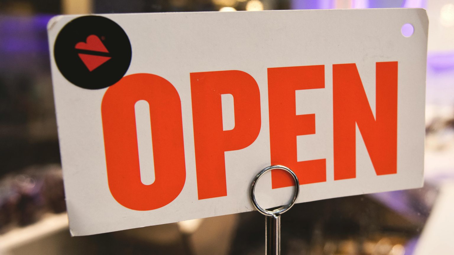 Huge discount chain store opens first Canadian location in Toronto ...