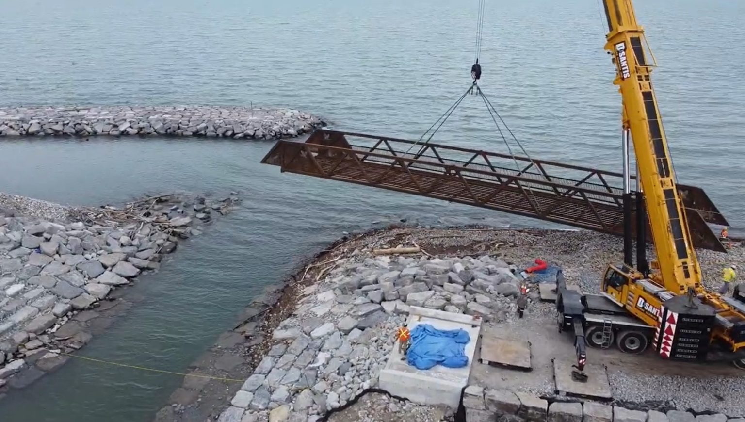 VIDEO: New pedestrian bridges put in place at huge conservation area in ...