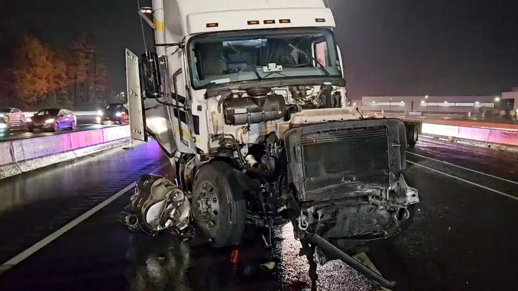 CLOSURE: Highway 401 lanes closed due to transport truck crash in ...