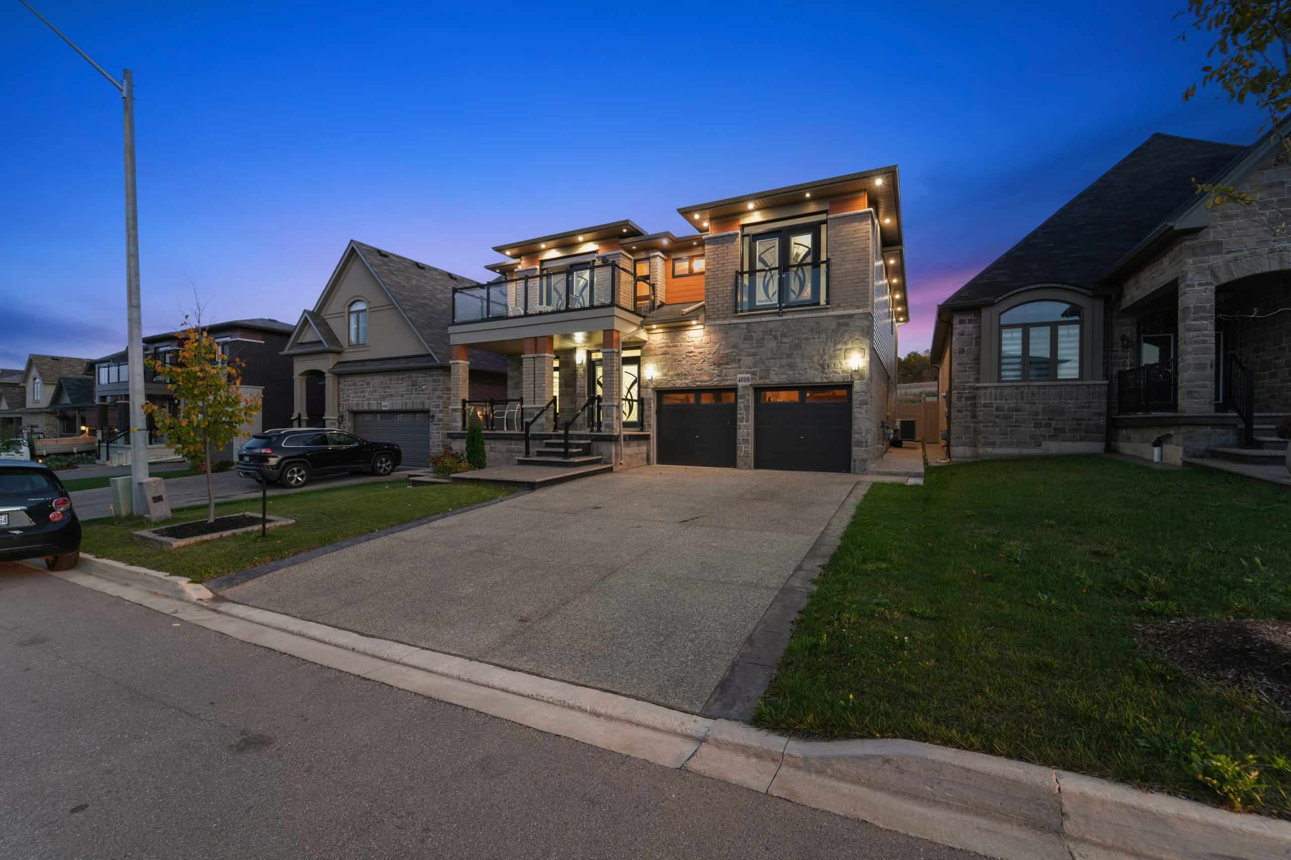 Niagara House of the Week: Custom-built Lincoln home with 8 bedrooms ...