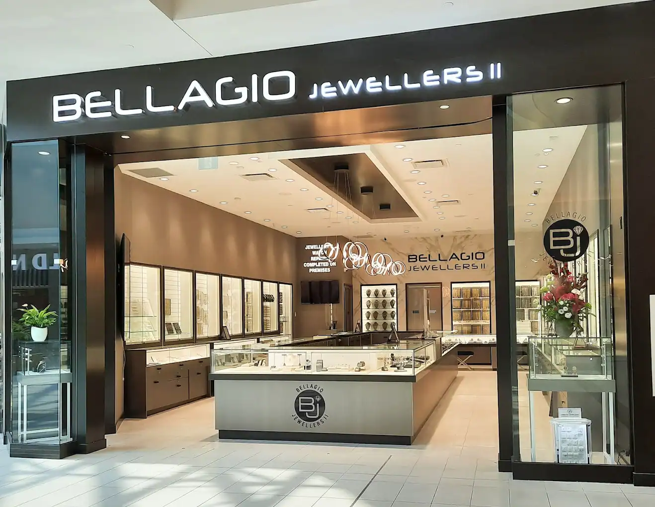 Teen in custody after attempted robbery at Oshawa jewelry store | INsauga