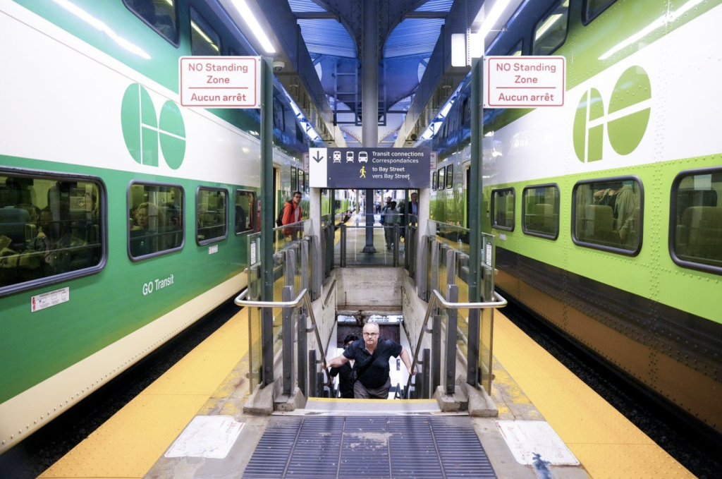 Derailed train near Toronto's Union Station causing major delays ...