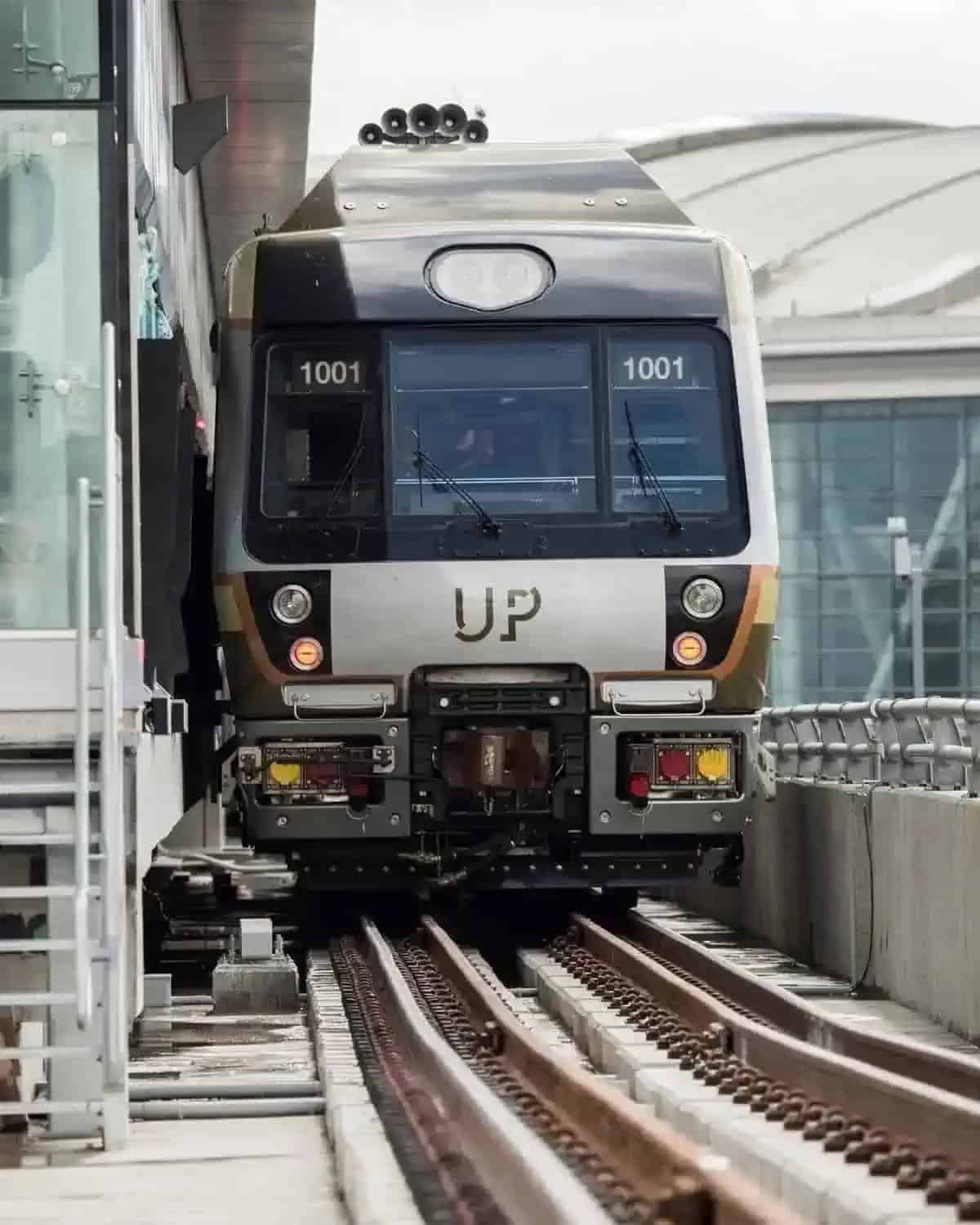 Express trains not running between Pearson Airport and downtown Toronto ...