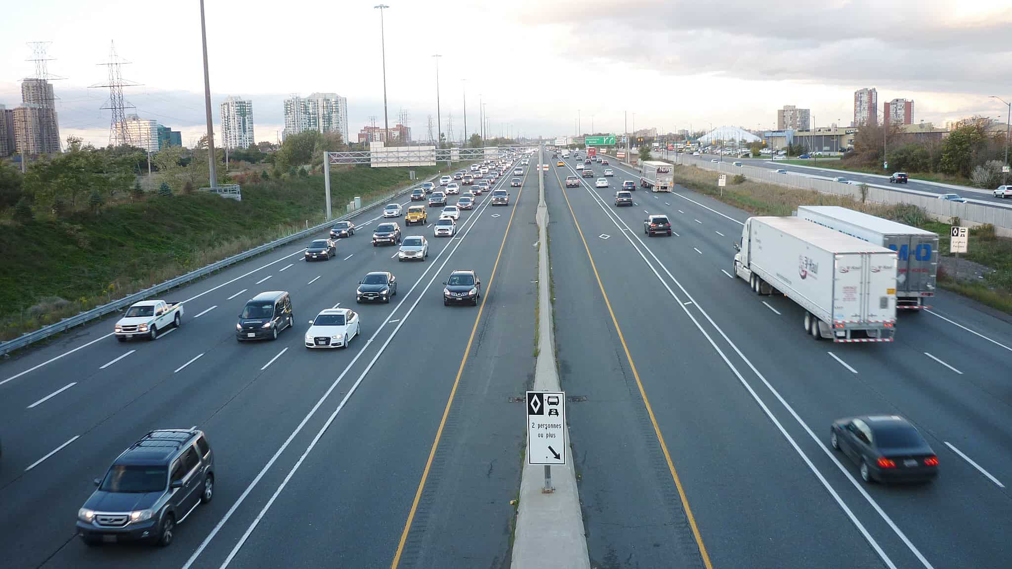 Highway HOV lanes could open for more drivers in Ontario | INsauga