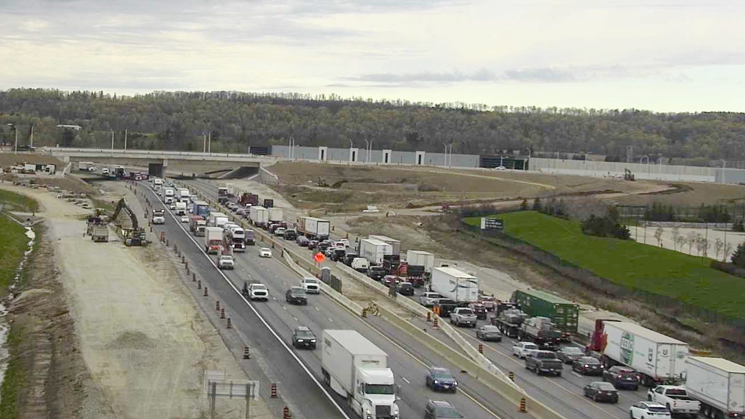 CLOSURE: Lanes closed on Highway 401 due to crashes, oil leak in Milton ...
