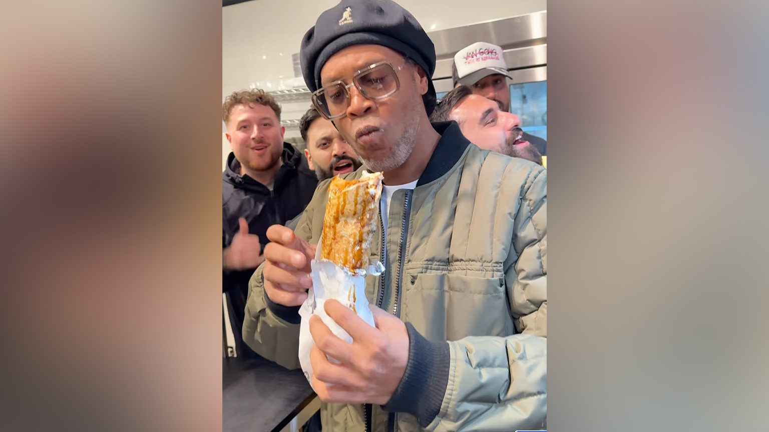 VIDEO: Brazilian soccer legend Ronaldinho dines at Mississauga plaza ...